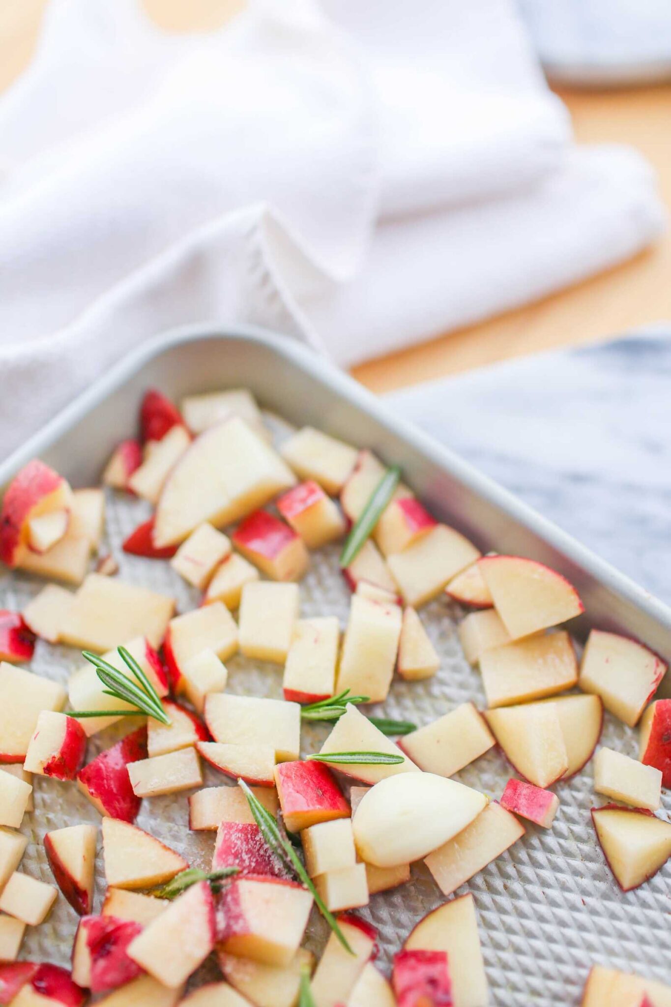 Roasted Rosemary Red Potatoes - Crispy, Golden and Bursting with Flavor ...