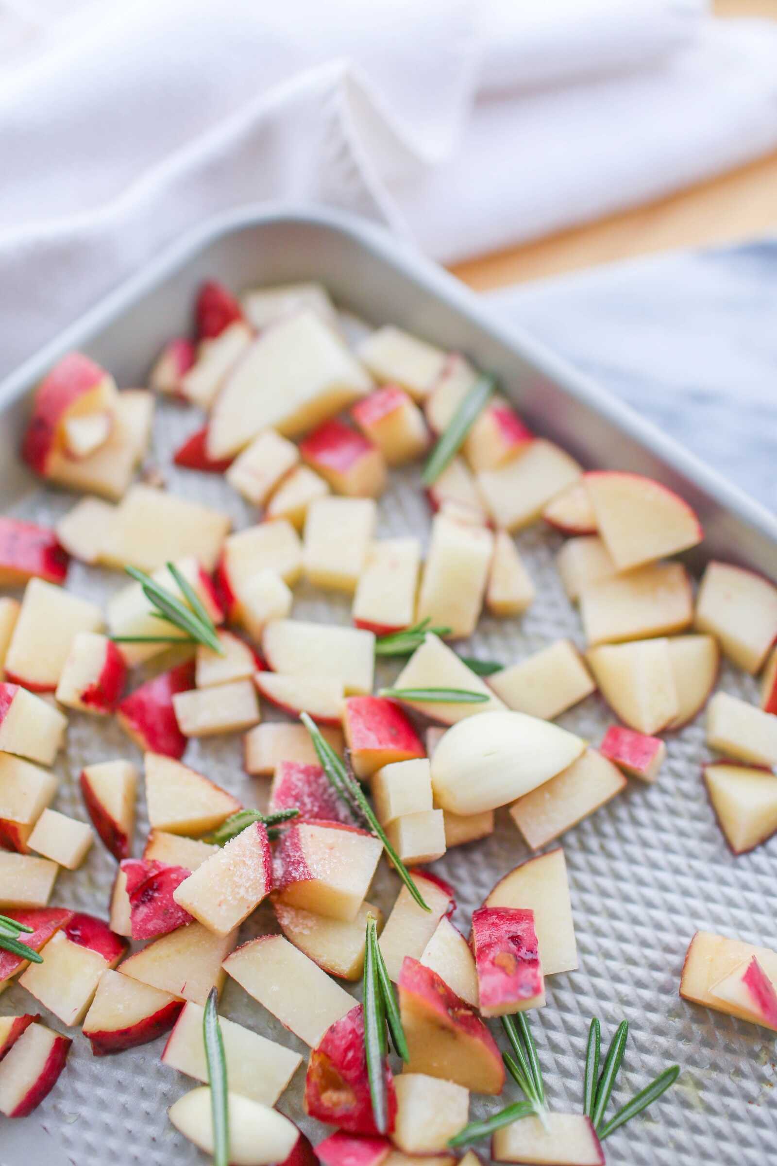Roasted Rosemary Red Potatoes - Crispy, Golden and Bursting with Flavor ...
